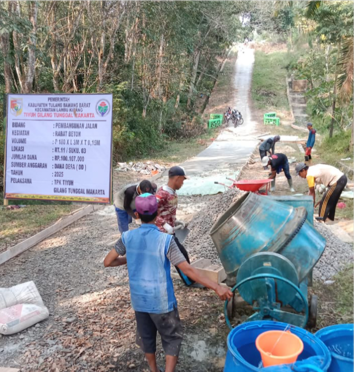 Pemerintah Tiyuh Gilang Tunggal Makarta Bangun Rabat Beton Jalan ...